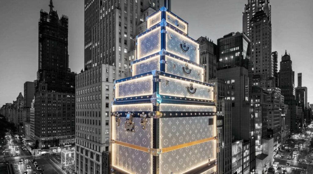 SUITCASE BUILDING IN BIG APPLE - Canal LuxeCanal Luxe