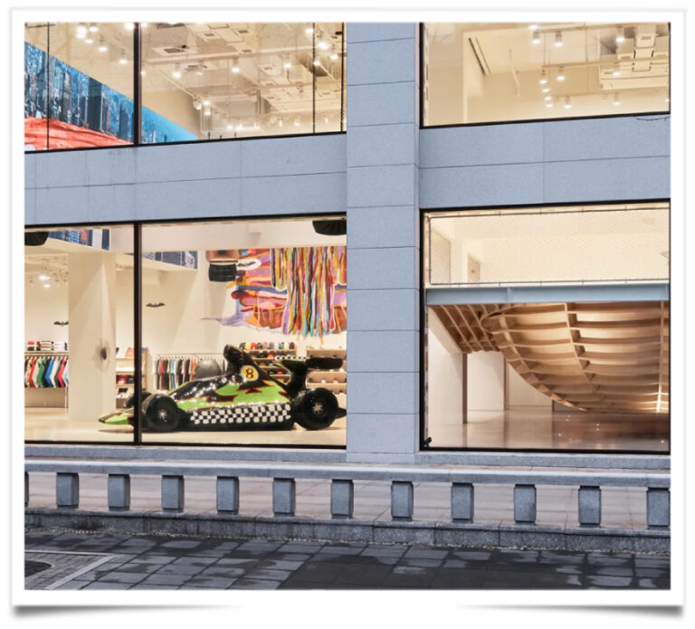 SUPREME IN CHINA - Canal LuxeCanal Luxe